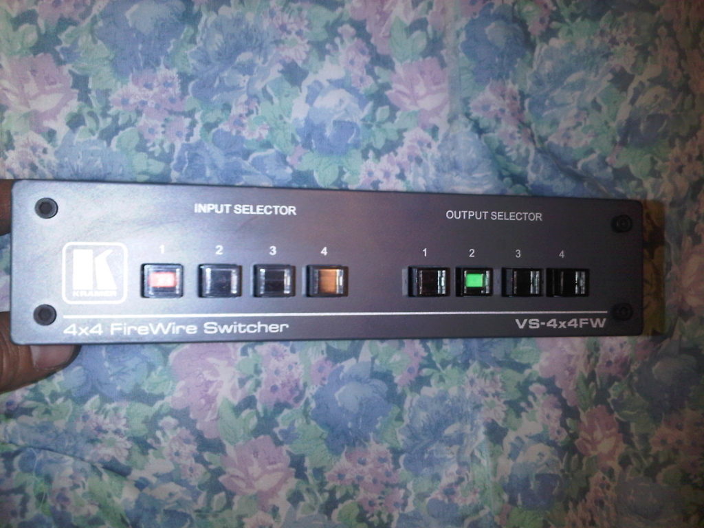 Switcher Firewire Ieee1394 Kramer Vs-4x4fw Pasivo - Smash Soluciones