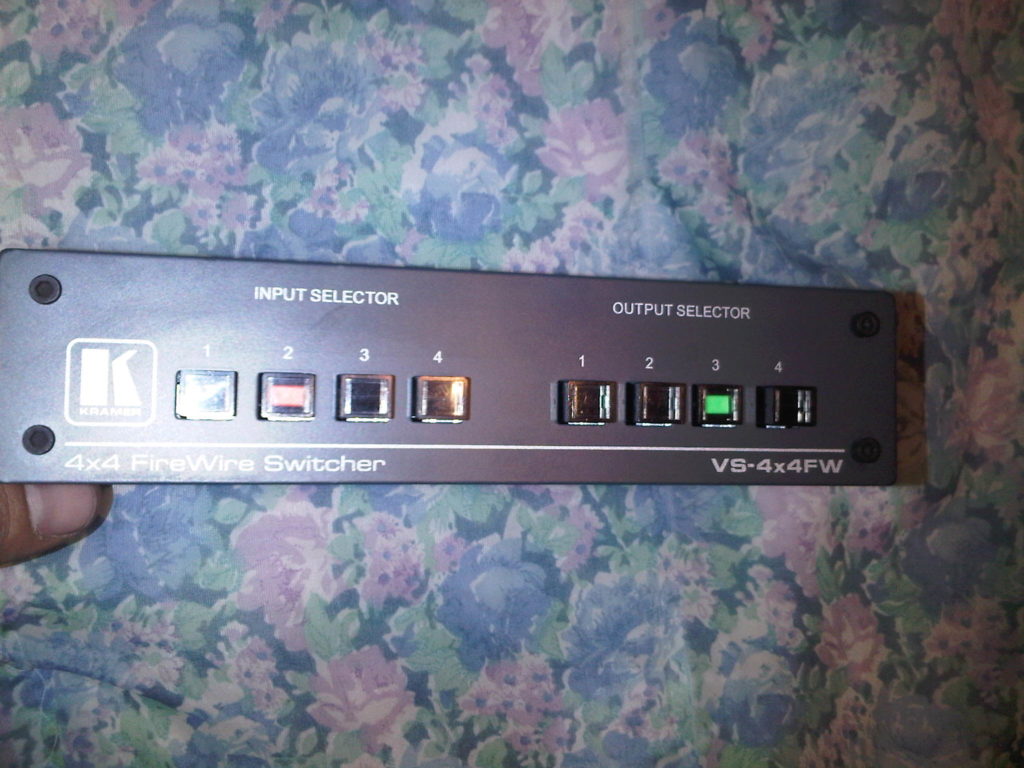 Switcher Firewire Ieee1394 Kramer Vs-4x4fw Pasivo - Smash Soluciones